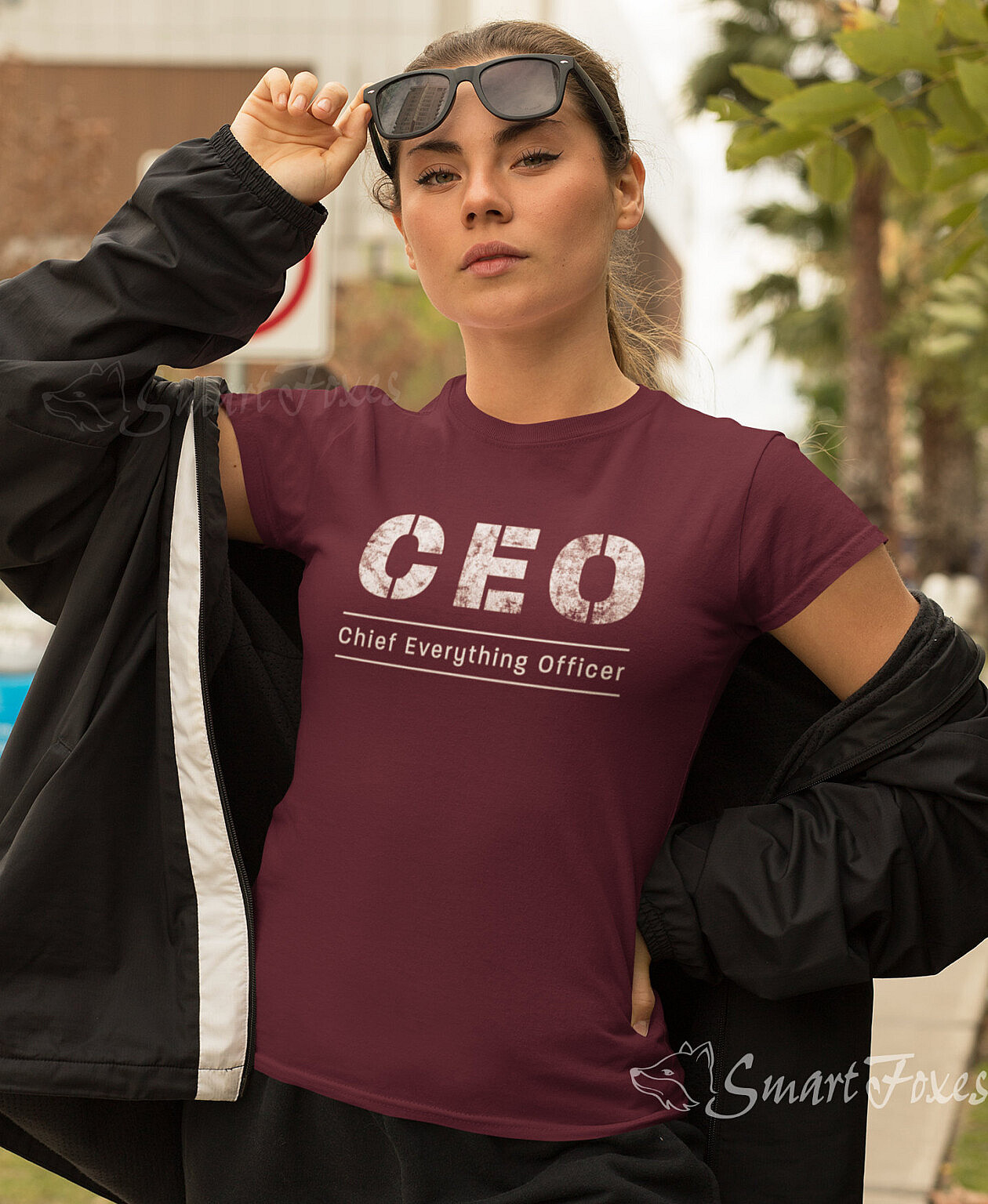CEO T-Shirt: Chief Everything Officer - Smart Foxes